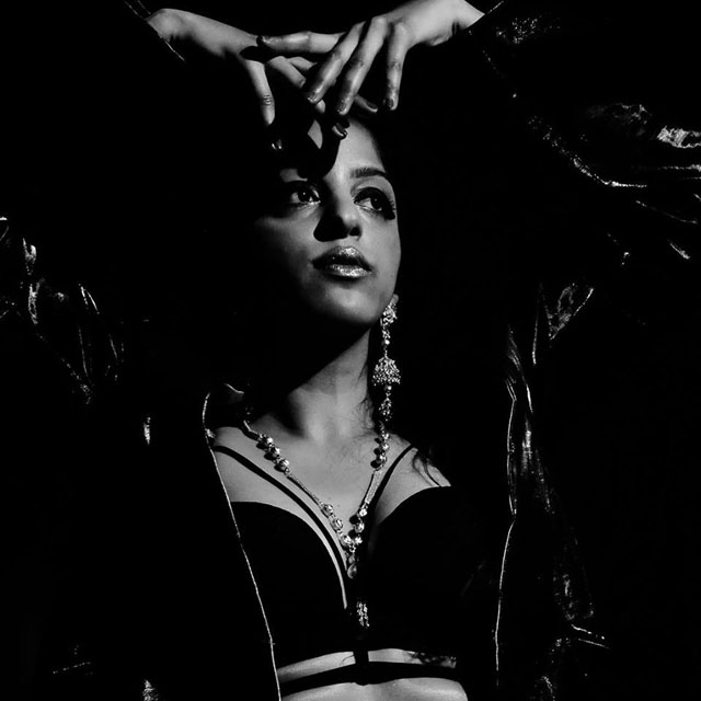 Fran Lobo Shares Her Punchy Single ‘War’ – ColoRising