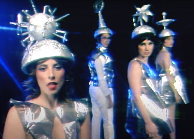 The Paranoyds ‘Lizzie’ Video – ColoRising